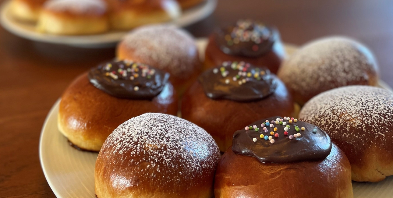 Bag selv lækre fastelavnsboller | Bibelselskabet