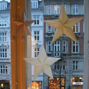Fold en origami-julestjerne til vinduet | Bibelselskabet