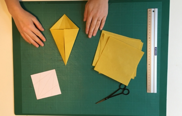 Fold en origami-julestjerne til vinduet | Bibelselskabet