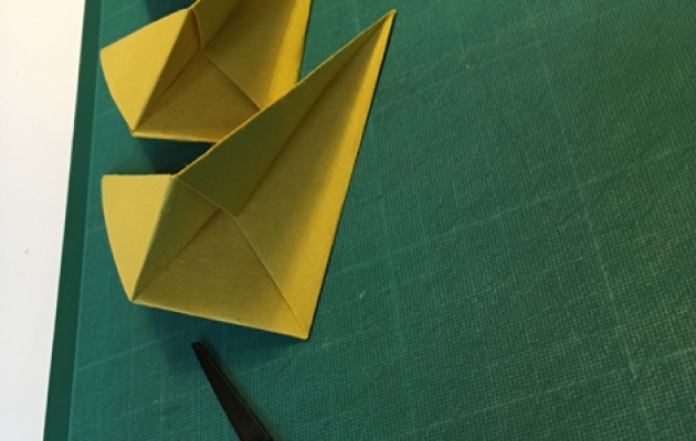 Fold en origami-julestjerne til vinduet | Bibelselskabet